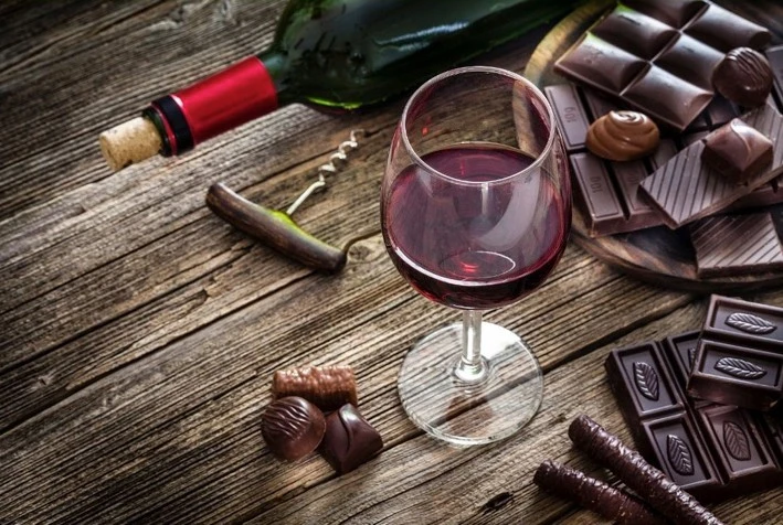Maridaje de Vino y Chocolate: Descubriendo Combinaciones Perfectas